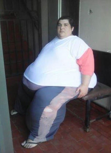 Tiene 30 años, pesa 360 kilos, está postrada y pide que la ayuden ...