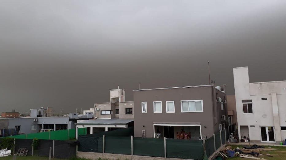 Extraño fenómeno: por unos minutos, el cielo se puso negro en Tucumán | Contexto Tucuman