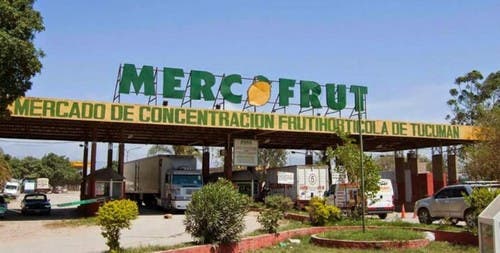Engañan a un policía en el Mercofrut, le pegan y le roban el arma ... Engañan a un policía en el Mercofrut, le pegan y le roban el arma ...