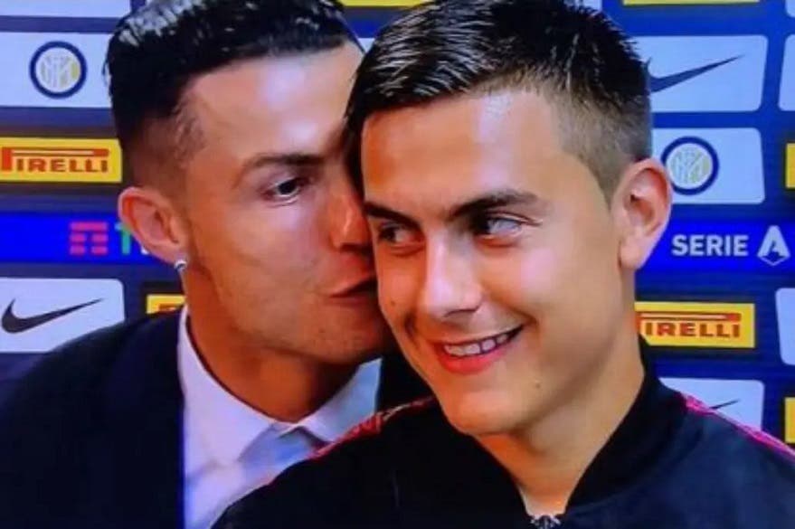 El Beso De Cristiano Ronaldo Que Sorprendió A Paulo Dybala En Medio De