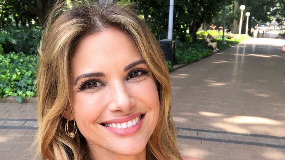 Alessandra Rampolla recibió sus 47 años con fotos desde la cama y sin ...