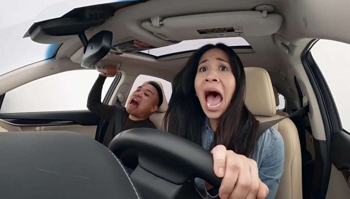 Para explicar lo peligroso que es revisar mensajes de texto al volante ...