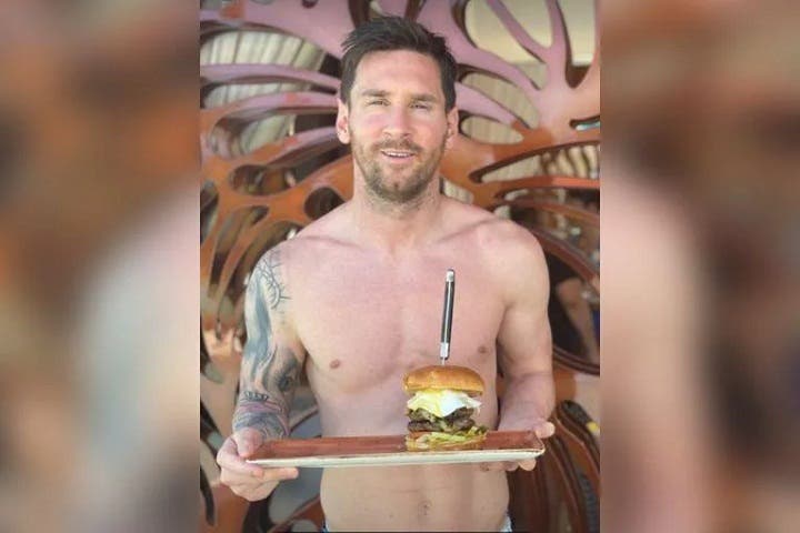 Messi rompió su rigurosa dieta y se clavó algo que estaba deseando ...