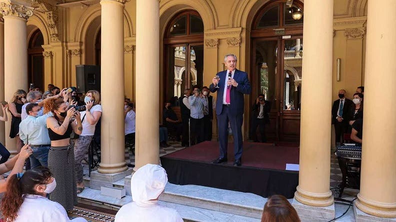 Alberto Fernández Dará Un Saludo Navideño En Cadena Nacional Y Viajará