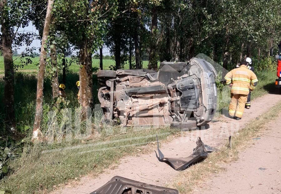 Fin De Año Trágico Una Joven Murió Al Chocar Su Auto Contra Un árbol