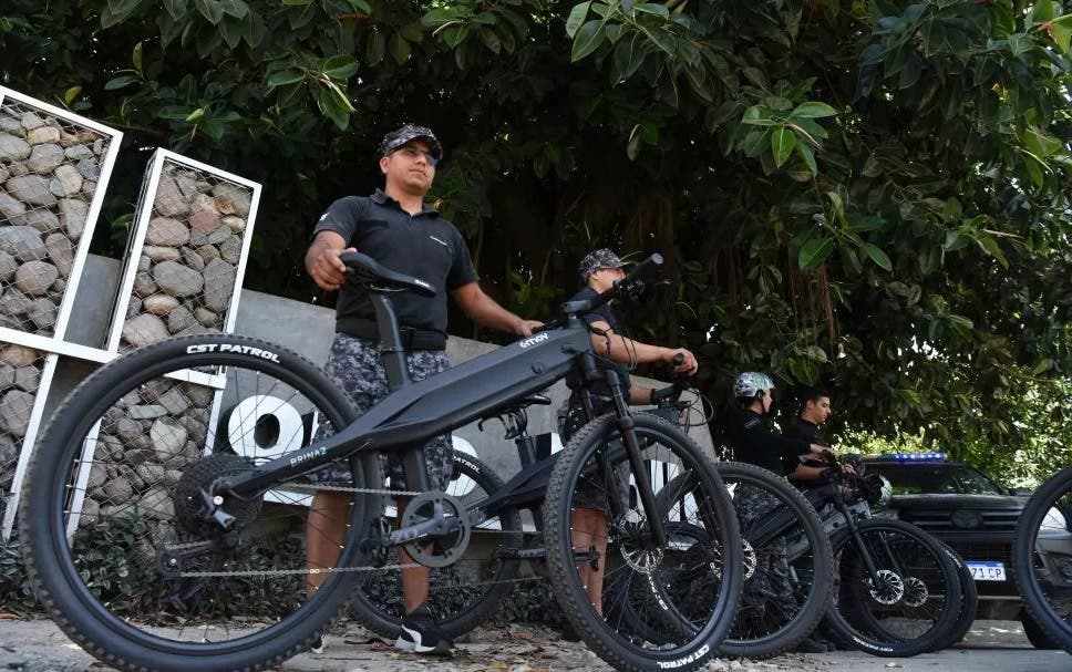 La Guardia Urbana de Yerba Buena fue equipada con bicicletas eléctricas ...