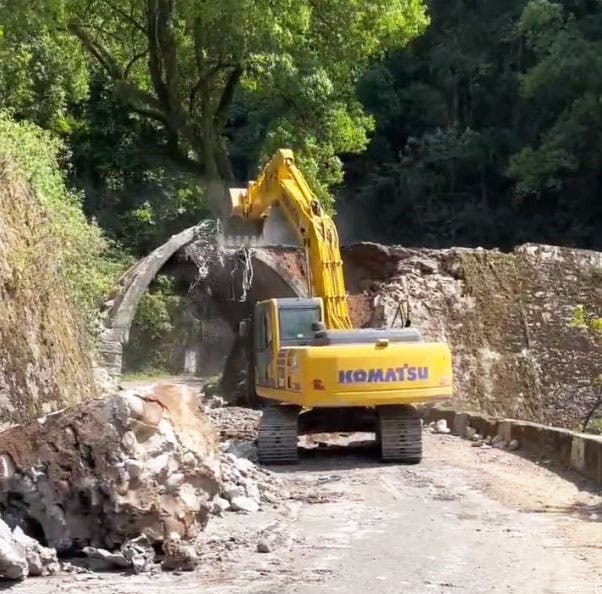 VIDEO: demuelen el histórico puente de El Rulo en el camino a San ...