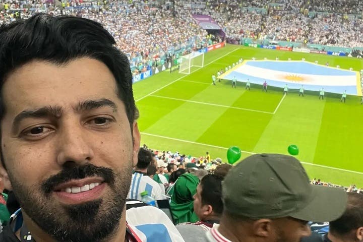 Un jeque qatarí fanático de la selección regaló entradas a hinchas ...