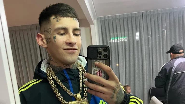 L-Gante mostró el accesorio que traen sus zapatillas valuadas en $ 120 ...