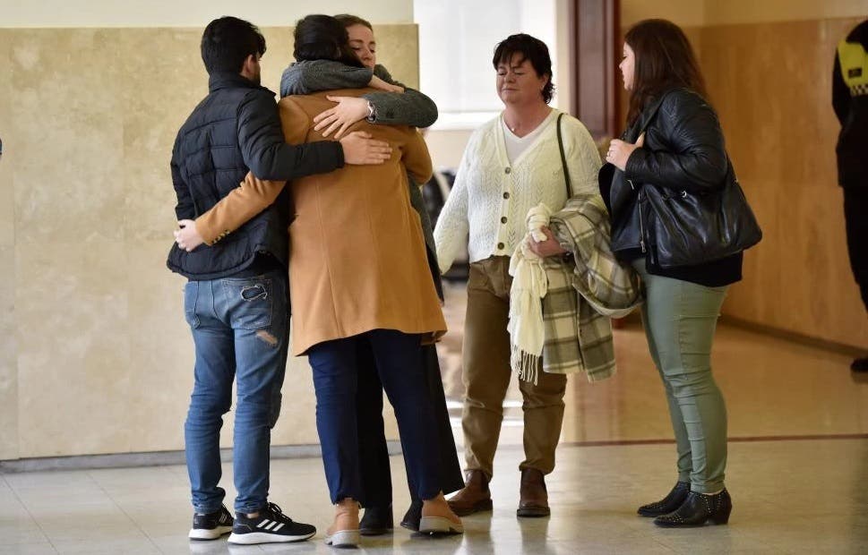 El acosador de una joven que hace años vive aterrorizada está muy cerca ...