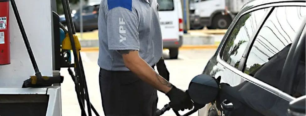 Cuánto cuesta llenar el tanque del auto después del último aumento del 10% | Contexto Tucuman