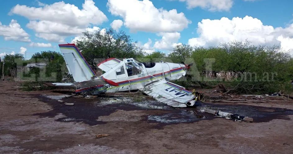 Terror En Añatuya Por La Caída De Una Avioneta En El Patio De Una Casa
