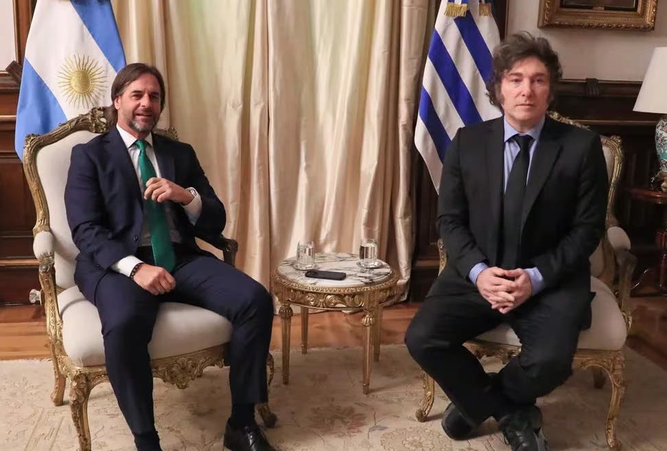 Milei Recibió A Lacalle Pou Tras Las Tensiones Debido A Su Ausencia En
