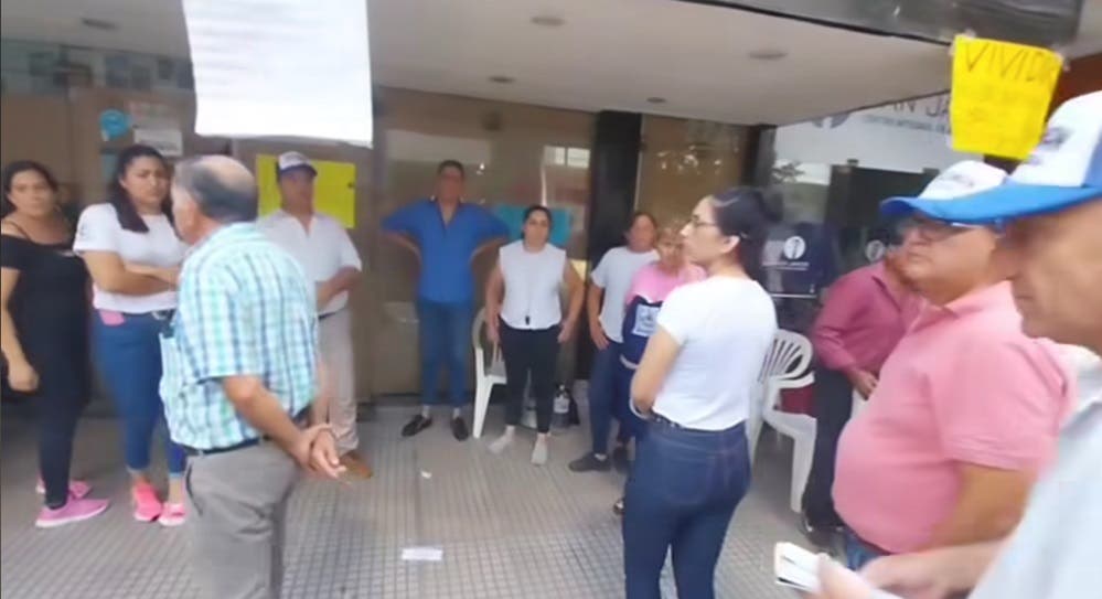 “A un día de la Navidad”: un bar del microcentro cerró sin avisar y ...