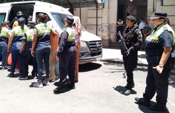 Trasladan a 25 reas al complejo penitenciario de Delfín Gallo ...