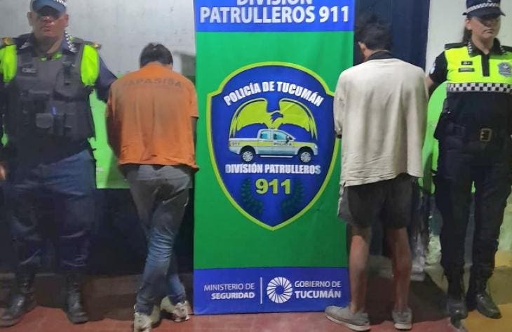 Atrapan a dos sujetos que le robaron el celular y las bolsas de la ...