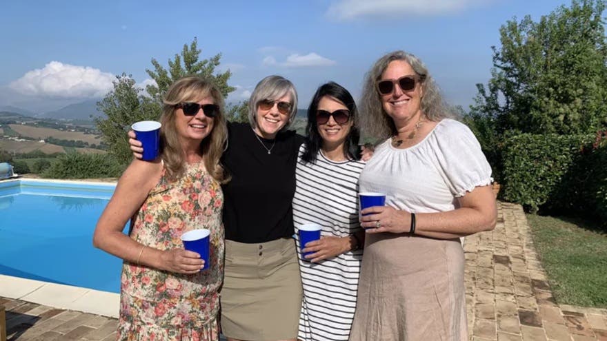 La amistad rompe al tiempo: cuatro amigas recrearon una fotografía 35 ...