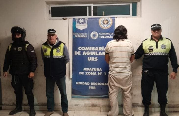 Rompió el portón de la casa de su expareja y la golpeó delante de sus ...