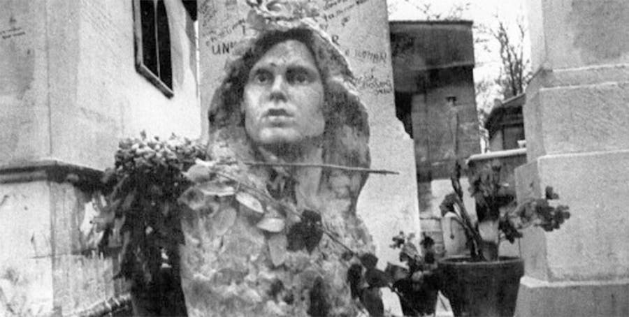 Casi 40 años después, hallaron el busto de Jim Morrison que había sido robado de su tumba en ...