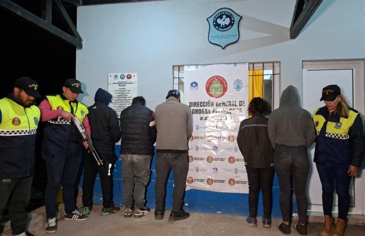 Bella Vista: aprehenden a cinco jóvenes que circulaban con 180 dosis de ...