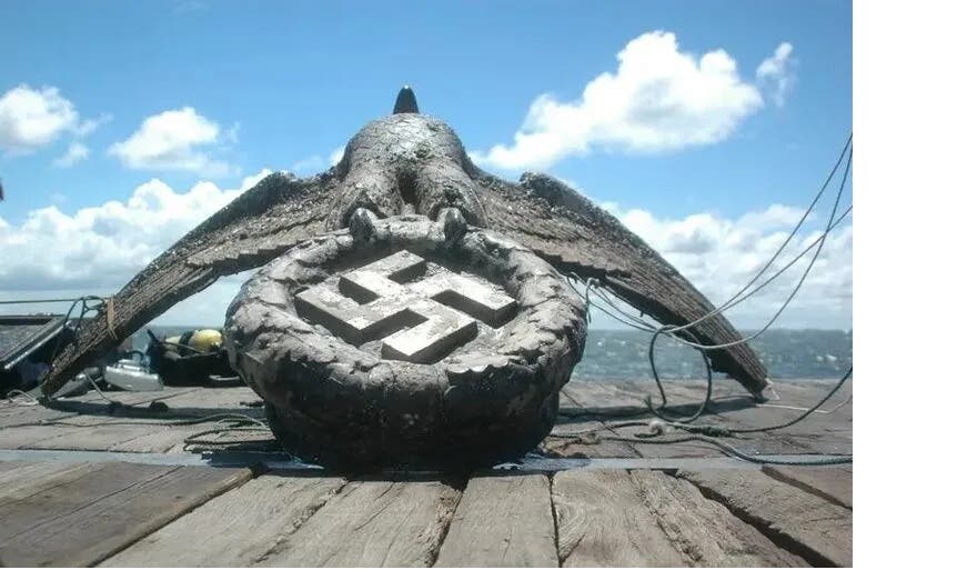 Quieren exponer en Punta del Este el símbolo nazi que llevaba el ...